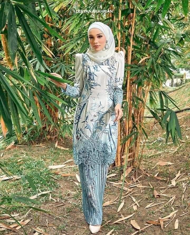 Leeyana rahman, Women's Fashion, Muslimah Fashion, Baju Kurung & sets on Carousell