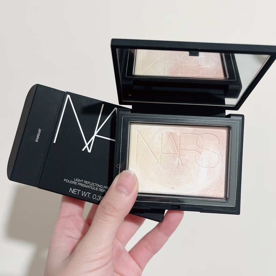 Nars裸光煥彩/星光粉/蜜粉餅10g, 香水、美妝、保養, 臉部彩妝、保養與清潔, 化妝品在旋轉拍賣