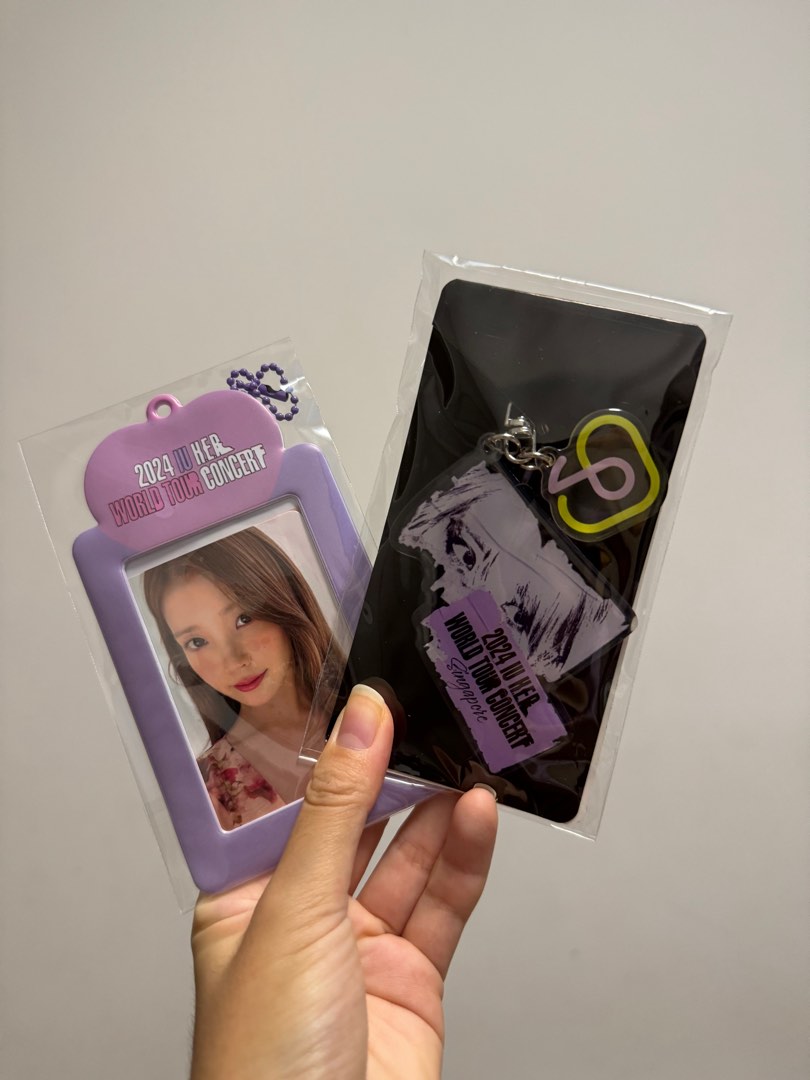 OFFICIAL IU HER SG CONCERT DOORGIFT PHOTOCARD KEYCHAIN, Hobbies & Toys ...