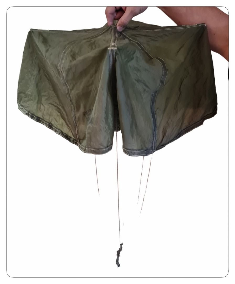 Rare 2001 Pilot Chute Small Parachute, Antik, Lainnya di Carousell