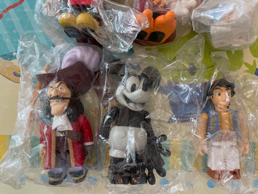 全新 Disney 迪士尼 Kubrick 米奇老鼠,小飛俠鐵鈎船長,阿拉丁,愛麗絲的兔仔,共六隻不散賣, 興趣及遊戲, 玩具 & 遊戲類 ...