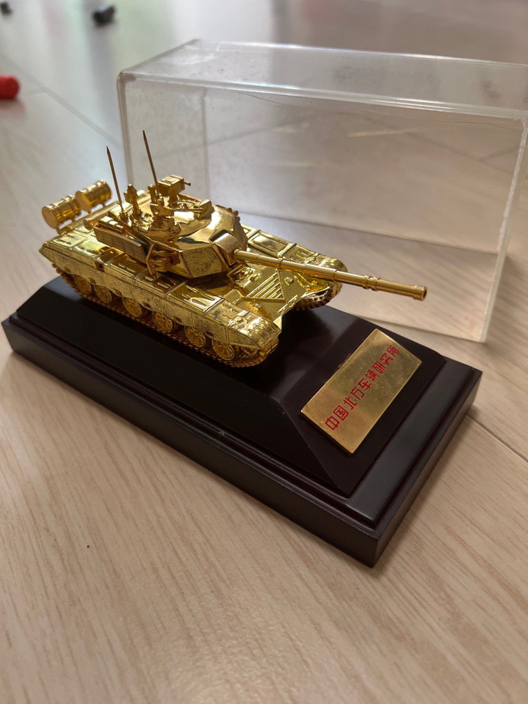 中國北方車輛研究所解放軍坦克擺設模型 PLA type 96 Tank Model with display box, 興趣及遊戲, 玩具 ...