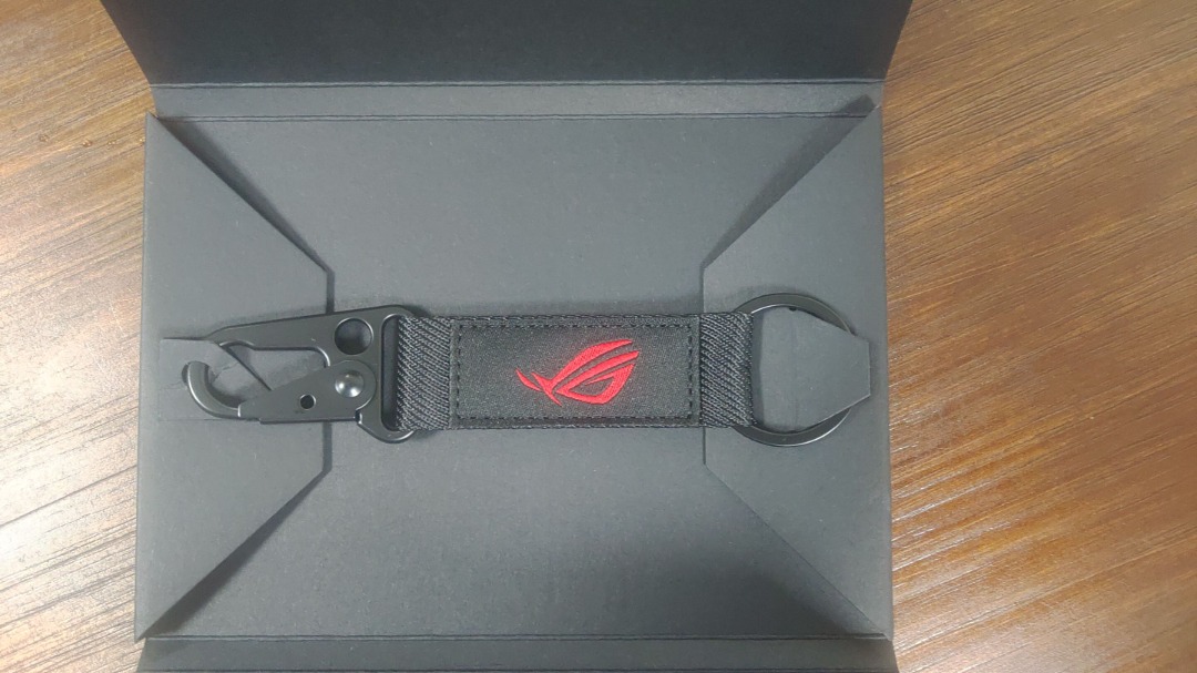 ASUS 華碩 ROG 原廠電競鑰匙圈 勾扣鑰匙圈 登山扣 吊飾 敗家之眼 信仰 玩家共和國, 名牌精品, 精品配件在旋轉拍賣