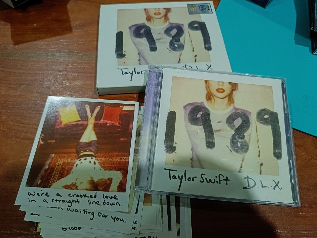 Cd Taylor Swift DLX 1989, Hobbies & Toys, Music & Media, CDs & DVDs on ...