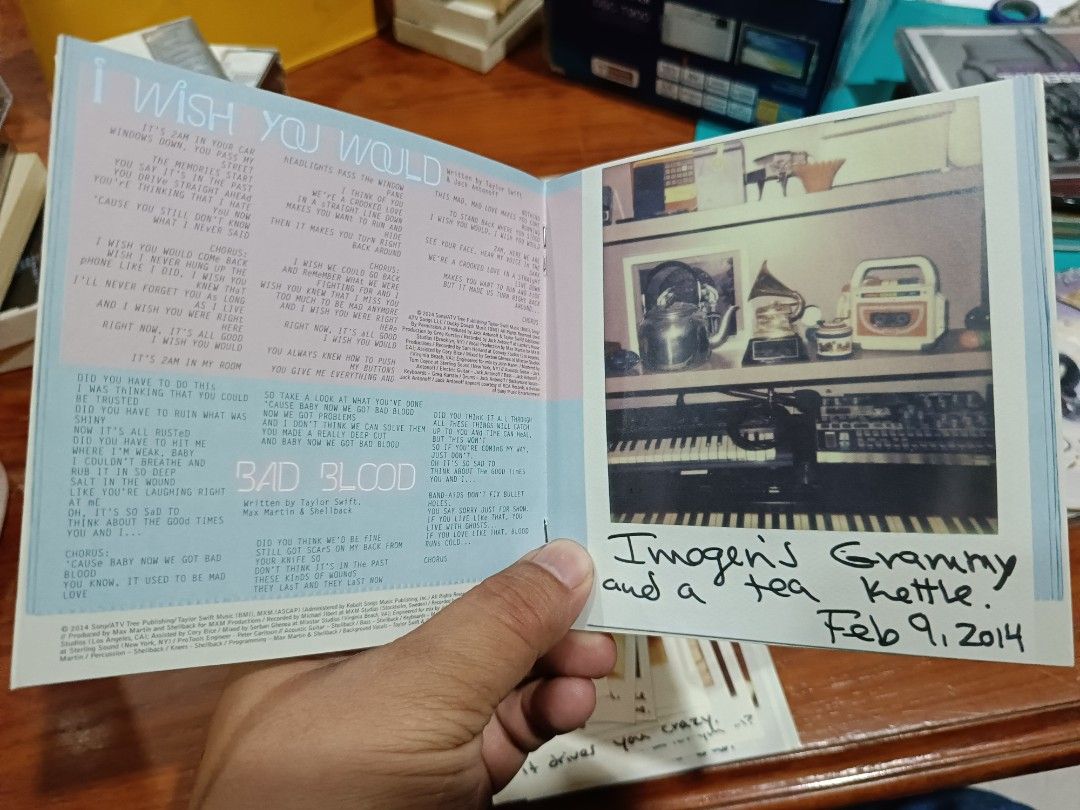 Cd Taylor Swift DLX 1989, Hobbies & Toys, Music & Media, CDs & DVDs on ...