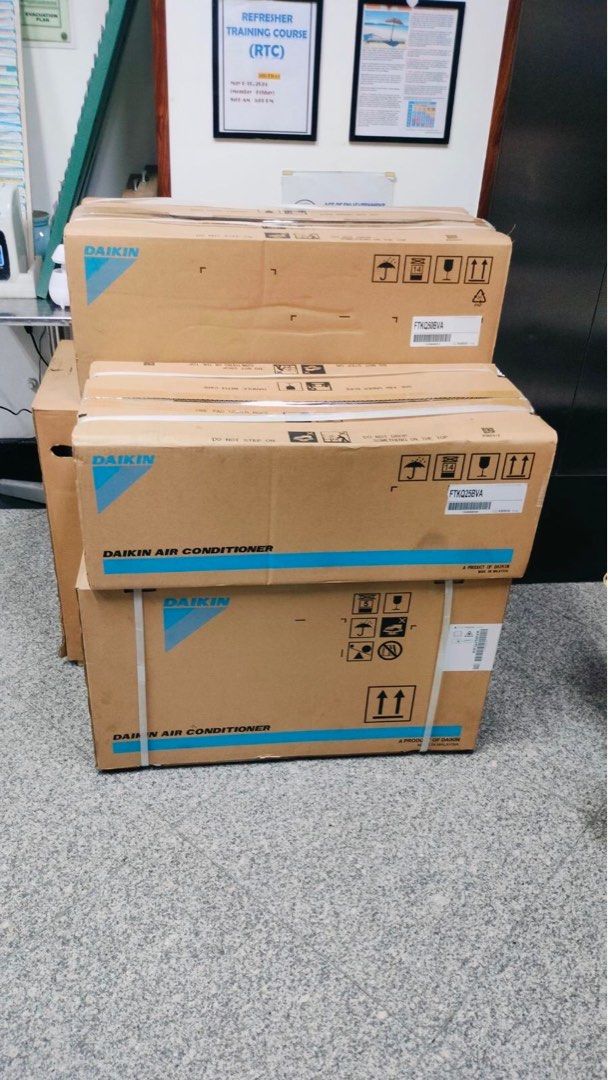 DAIKIN SPLIT TYPE INVERTER AIR CONDITIONER, TV & Home Appliances, Air ...