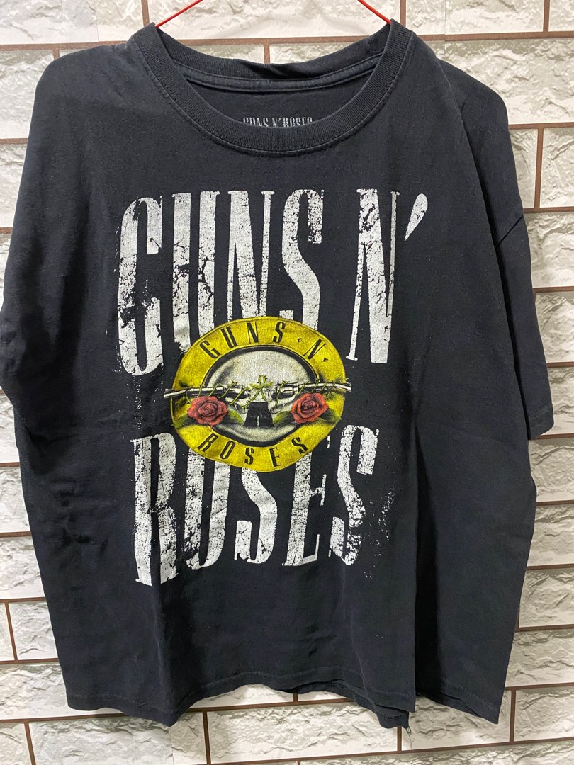 GNR guns n roses vintage kaos, Fesyen Pria, Pakaian , Atasan di Carousell