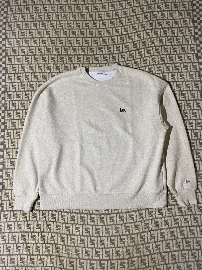 Lee Side Logo Crewneck, Fesyen Pria, Pakaian , Atasan di Carousell