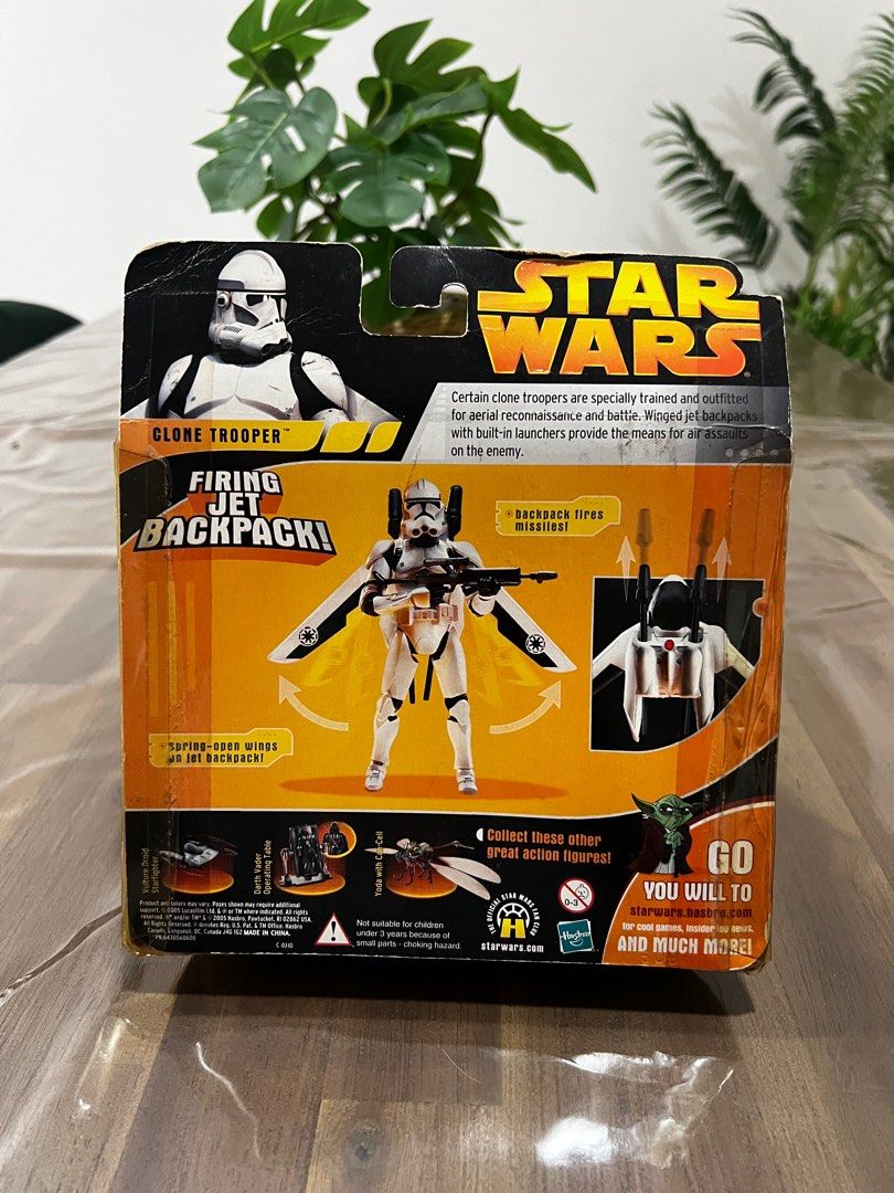 Star Wars Clone Trooper with firing jet backpack and spring open wings ...