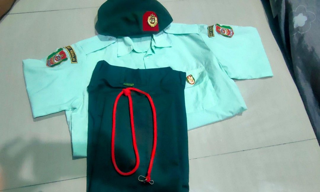 Uniform Kadet Remaja Sekolah, Women's Fashion, Activewear on Carousell