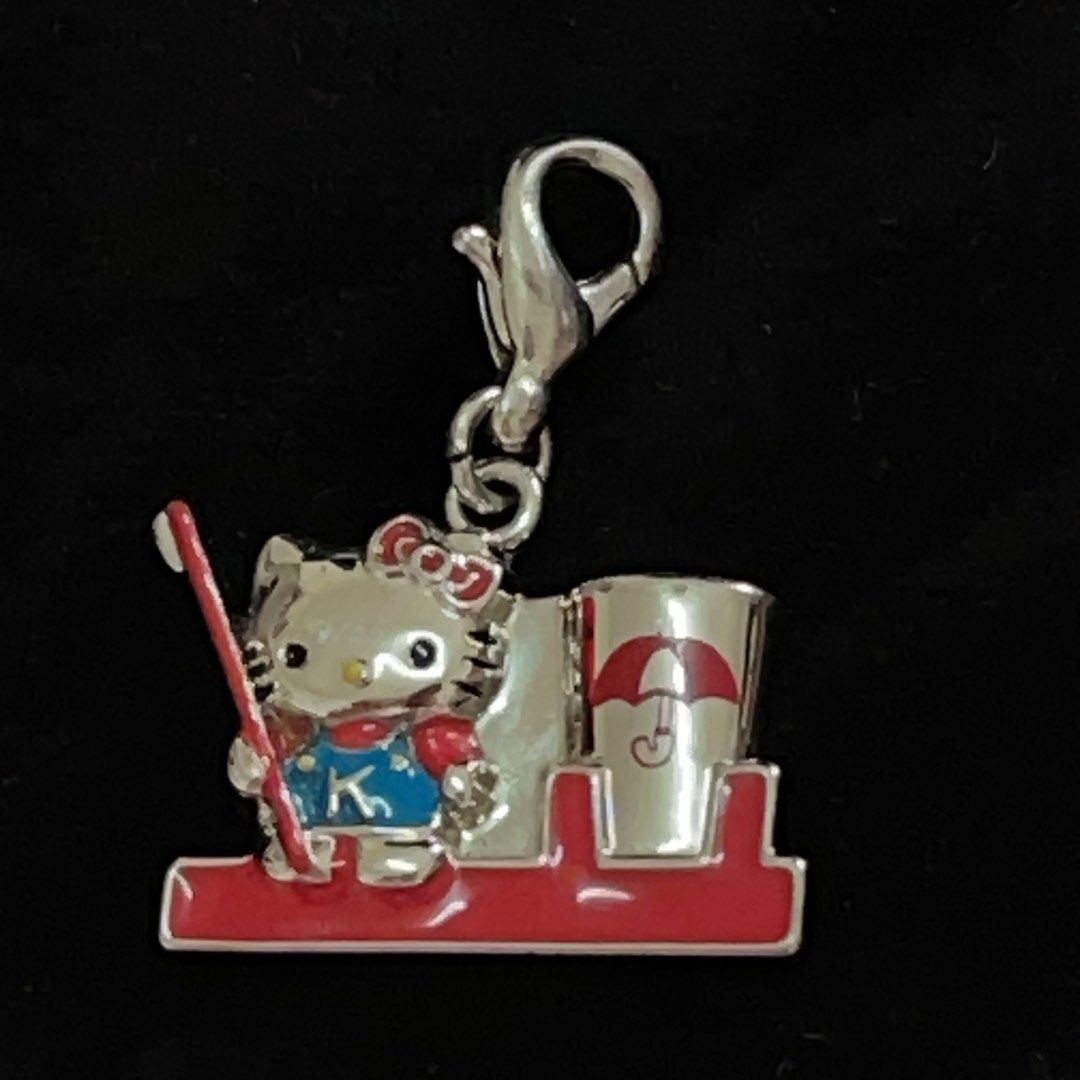 絕版 7-11時尚摩登 Hello Kitty 經典金屬吊飾@qc1011, 她的時尚, 珠寶、飾品與收納, 吊飾在旋轉拍賣