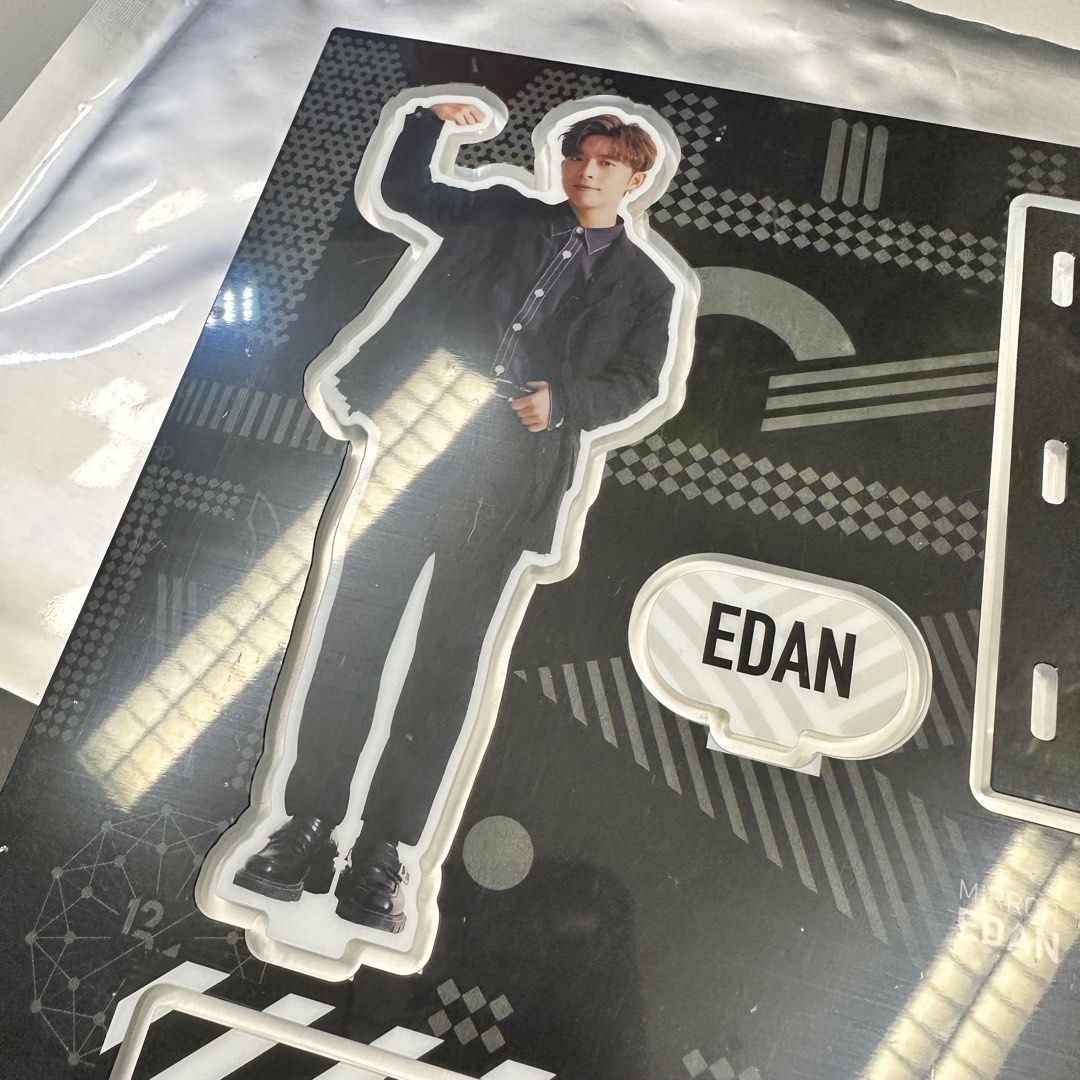 絕版 全新 未撕膜 Mirror Edan Lui 呂爵安 演唱會 官方 抽選 立牌, 興趣及遊戲, 收藏品及紀念品, 明星周邊 ...