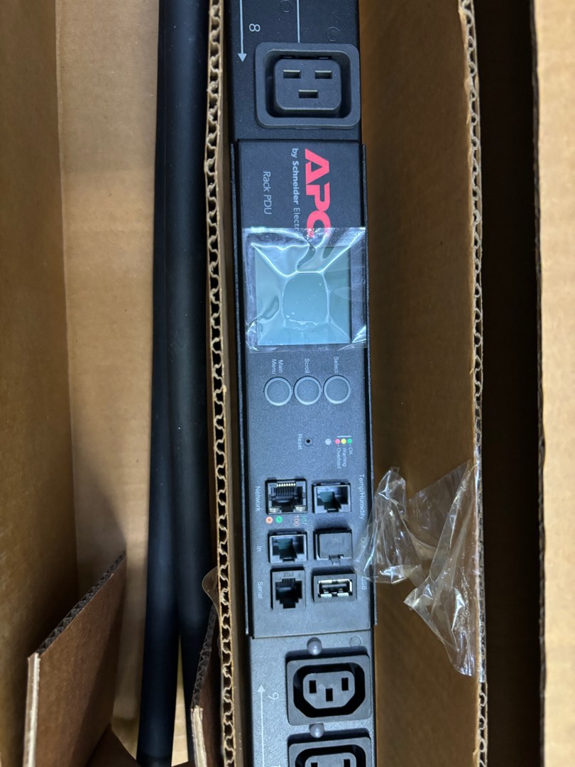 APC PDU AP8953 APC 機架 PDU 2G，開關式，32A，230V，(21) C13 & (3) C19 AP8953, 電腦＆科技, 商務用科技產品 - Carousell