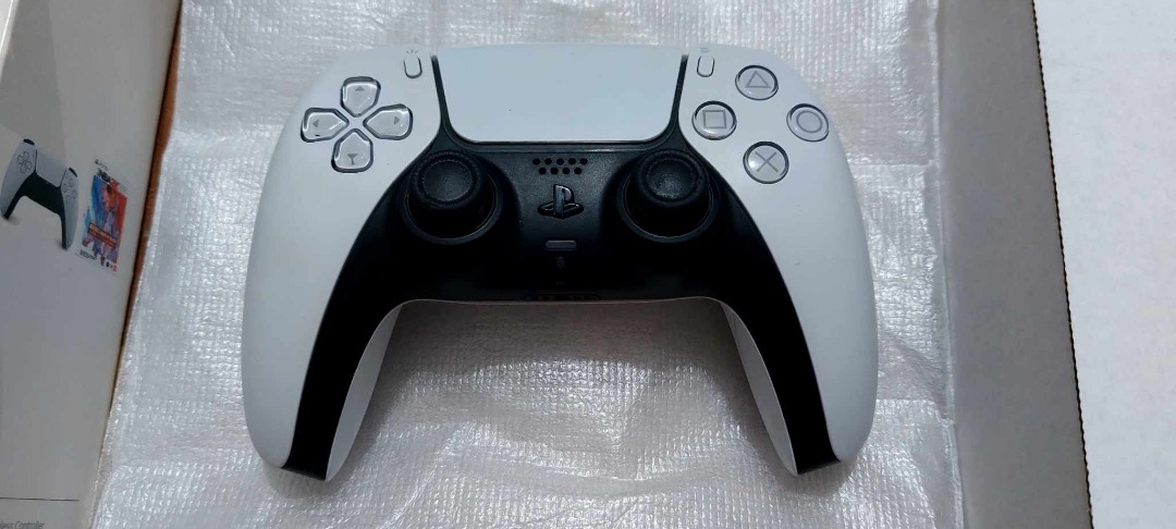 DS5 controller white color, Video Gaming, Video Game Consoles ...