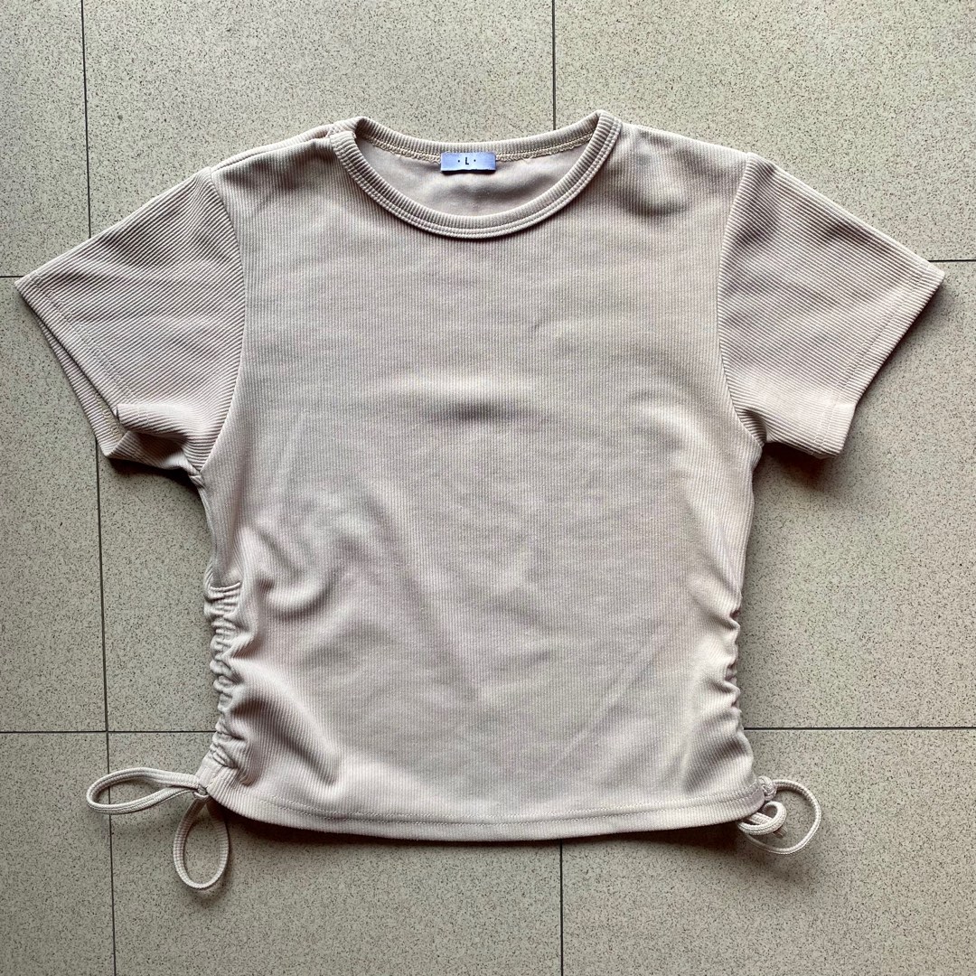 Evertops Scrunched Top, Fesyen Wanita, Pakaian Wanita, Atasan di Carousell