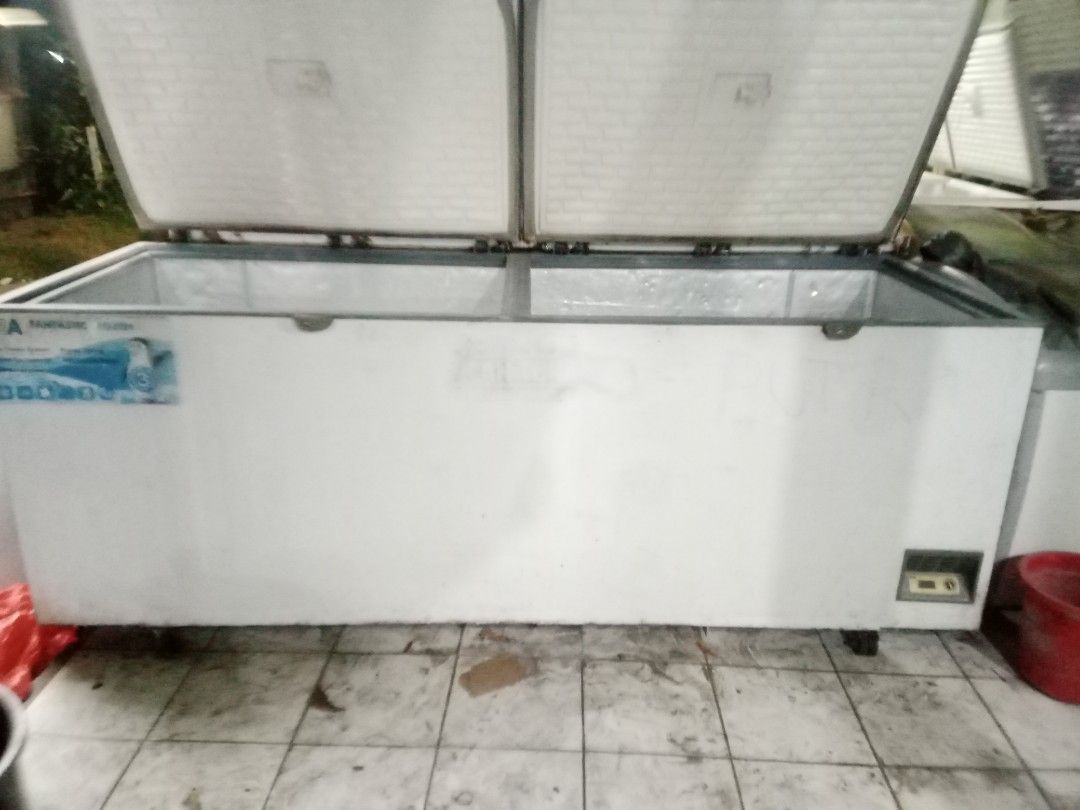 Freezer Gea 1200 liter, Elektronik, Lainnya di Carousell