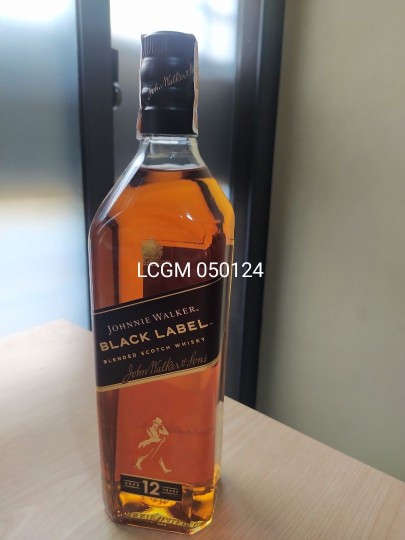 Johnnie Walker Black, Food & Drinks, Beverages on Carousell