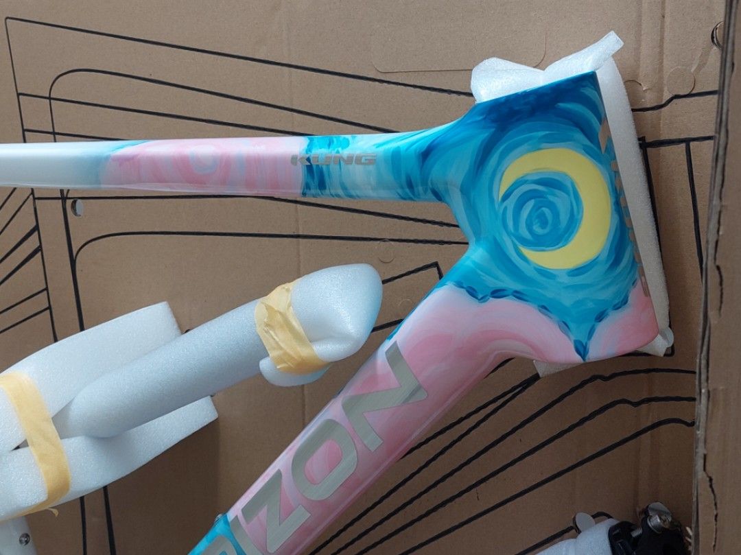 一體把半價優惠！全新KUNG HORIZON FEO 手繪藝術塗裝系列全內走碟煞碳纖維車架Carbon Fiber Disc Brake ...