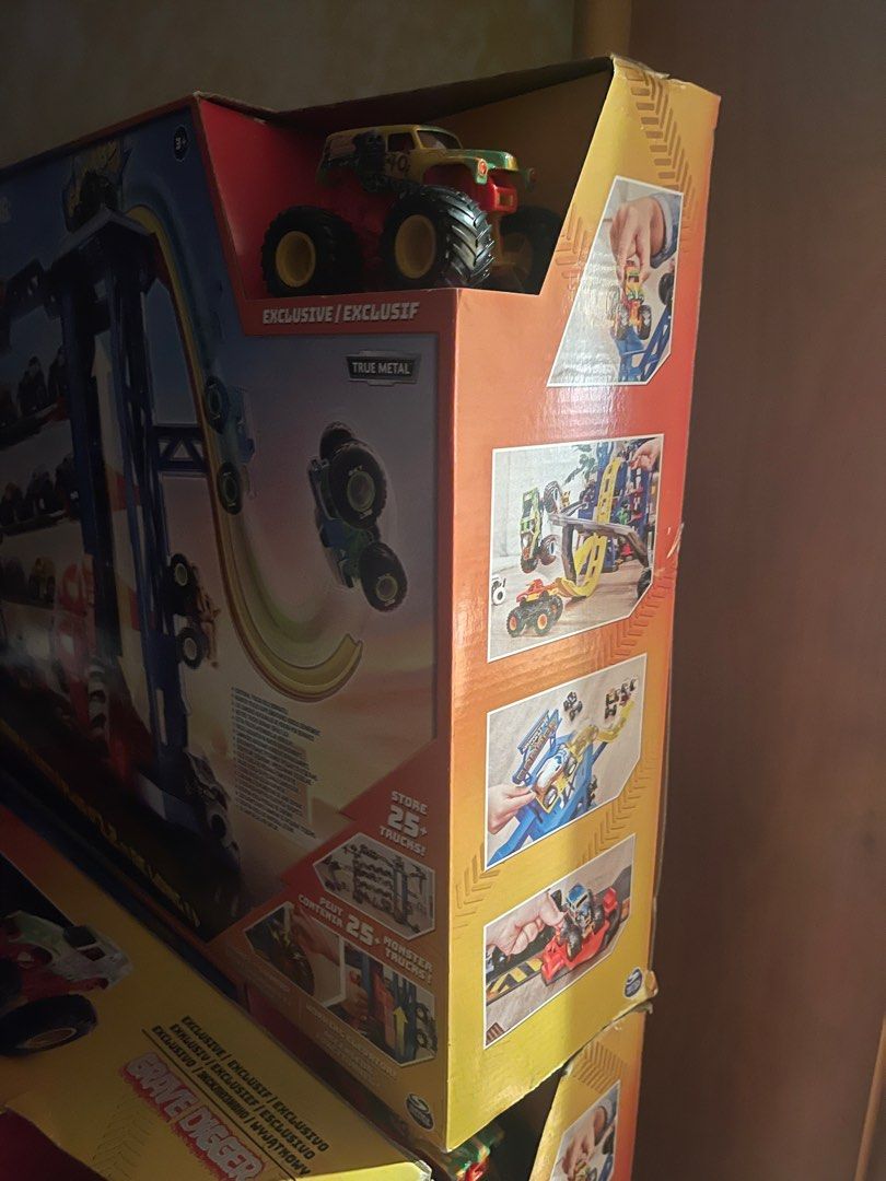 Monster Jam Garage Playset and Storage, Hobbies & Toys, Toys & Games on ...