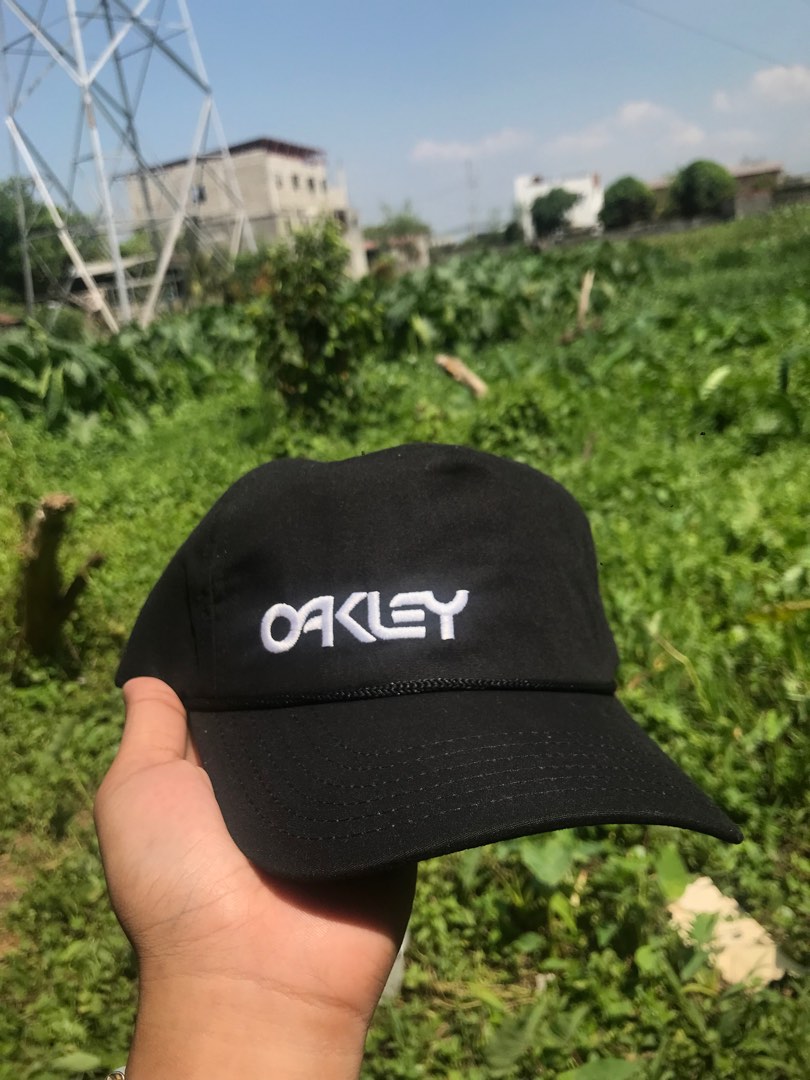 OAKLEY CAP, Men's Fashion, Watches & Accessories, Caps & Hats on Carousell