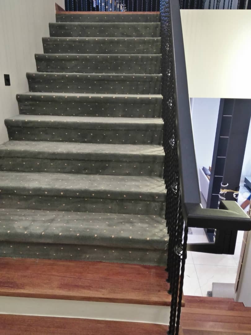 Tangga kemas dan cantik! Dapatkan karpet premium dari @alaqsacarpets ...