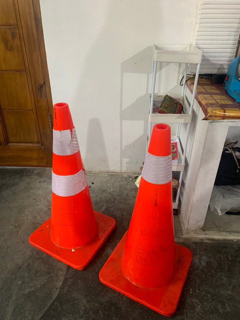 Traffic cone PVC / cone kerucut /kerucut safety (70 cm), Perabotan ...