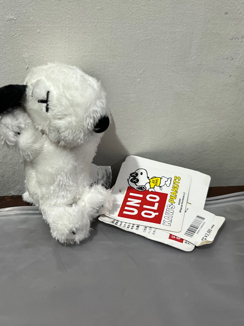 Uniqlo x Kaws snoopy keychain bag charm, Mobile Phones & Gadgets ...
