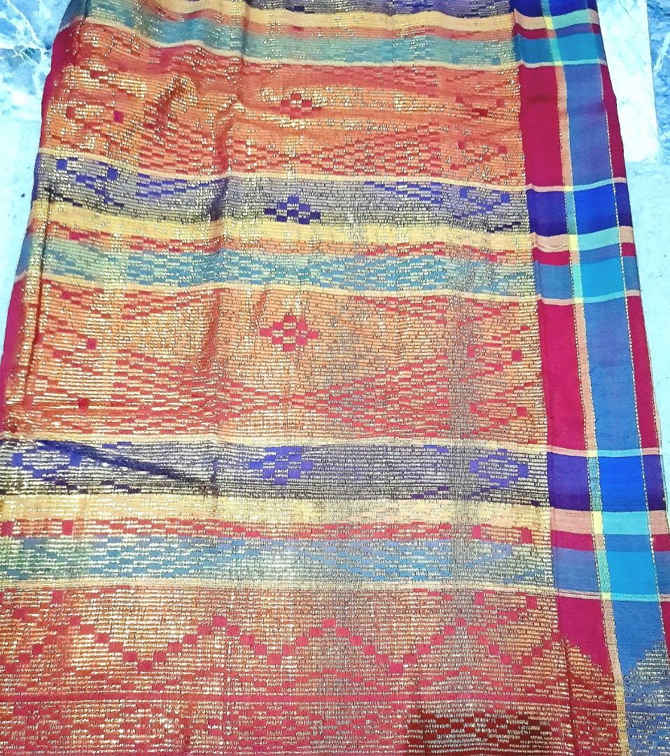 Kain songket tenun Sumatera. Kain sarong.merah gold, Desain & Kerajinan ...