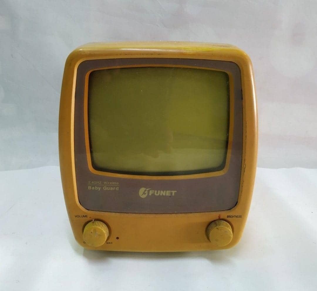 Mini portable vintage TV, black and white 1980's, Announcements on ...
