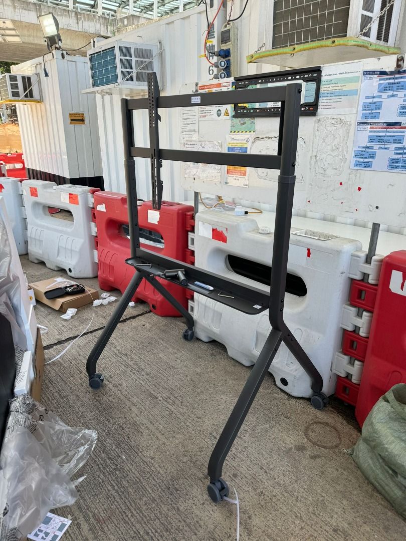 NB P200 電視落地移動架 60-100吋 可移動式液晶電視立架, 家庭電器, 電視 & 其他娛樂, 電視組件及配件 - Carousell