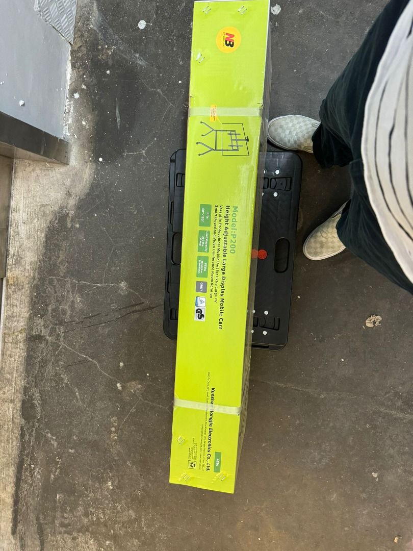 NB P200 電視落地移動架 60-100吋 可移動式液晶電視立架, 家庭電器, 電視 & 其他娛樂, 電視組件及配件 - Carousell