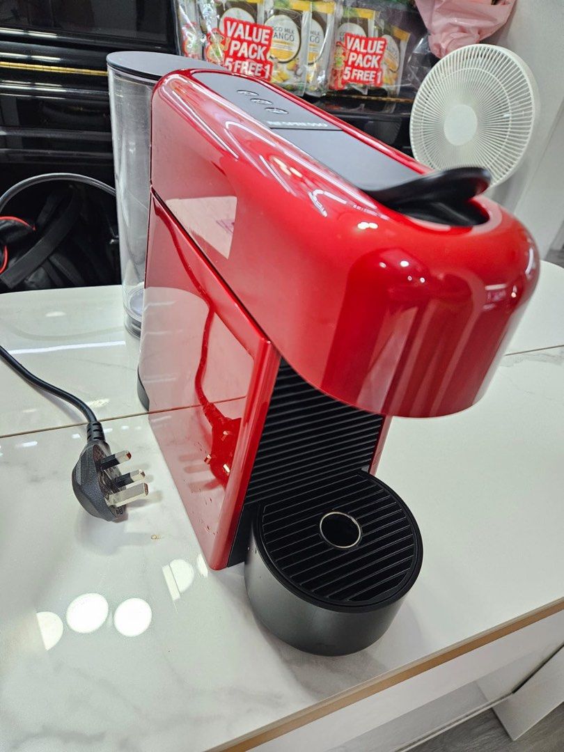 Nespresso 咖啡機 Essenza Plus D45, 家庭電器, 廚房電器, 咖啡機及咖啡壺 - Carousell