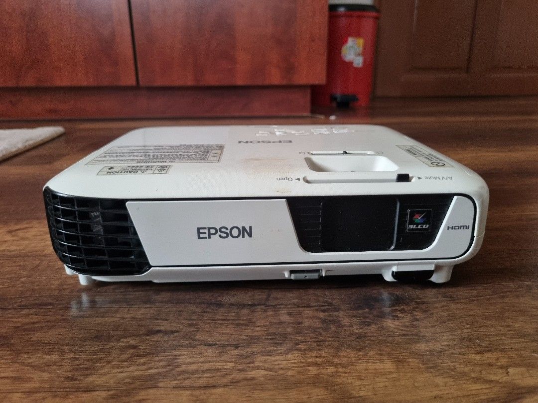 PROJECTOR EPSON EB-S31 (HOME/OFFICE PROJECTOR), Computers & Tech ...
