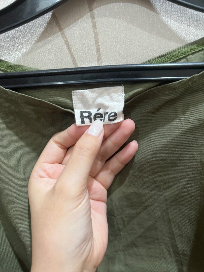 Rere, outlined — army green crop top, Fesyen Wanita, Pakaian Wanita ...