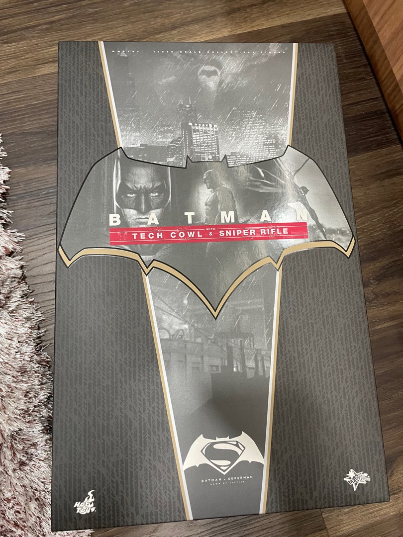 BvS Batman Special edition with Tech Cowl and Sniper Rifle Hot Toys ...