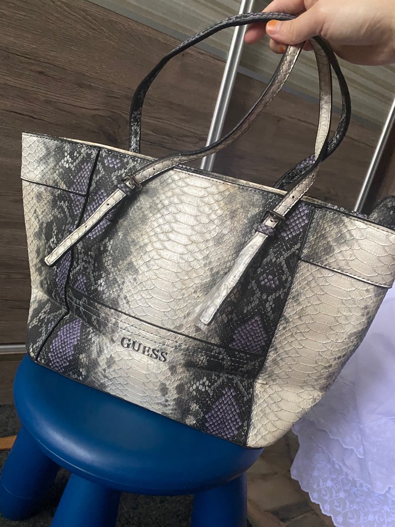 Guess Tote Bag, Women's Fashion, Bags & Wallets, Tote Bags on Carousell