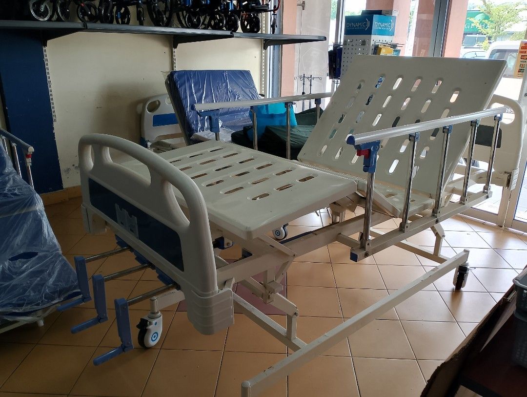 Katil pesakit laras manual sekali dgn tilam & meja mkn, Furniture ...