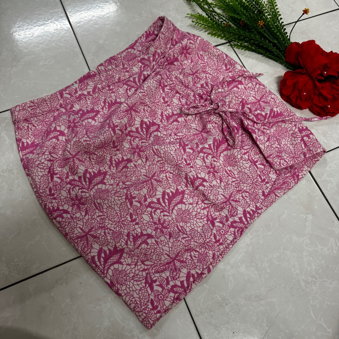 SCAR pink pattern short skirt, Women's Fashion, Bottoms, Skirts on ...