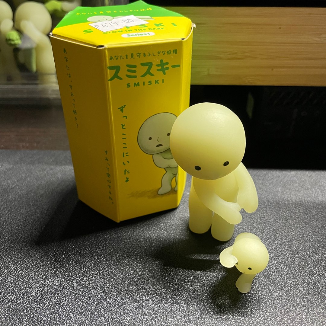 Smiski Series 1 Looking Back with Little Smiski Peeking, Hobbies & Toys ...