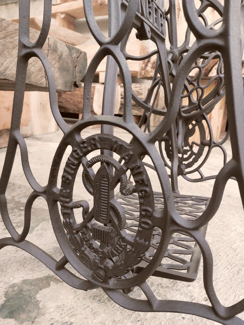 Besi rangka mesin jahit Singer, Antik, Lainnya di Carousell