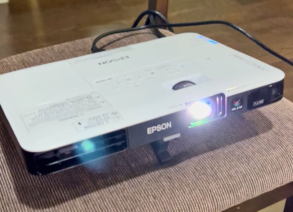 Epson Business Projector Complete with Free Bag, Screen, Lock (EB-1795F ...