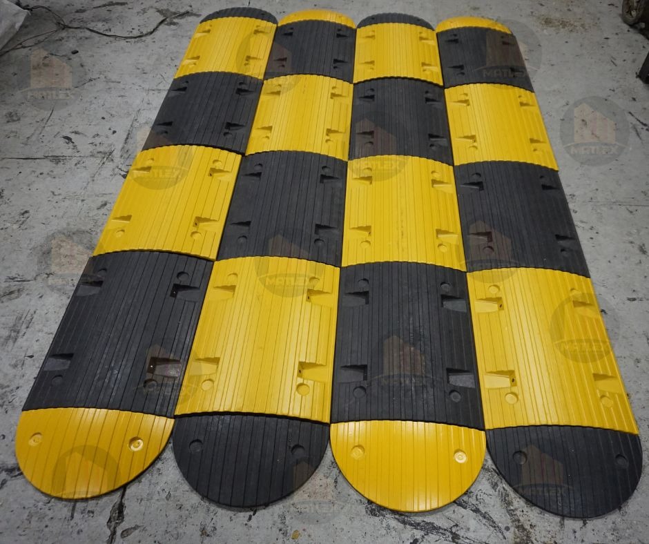 High-Quality Traffic Rubber Humps with Reflectors, Commercial ...