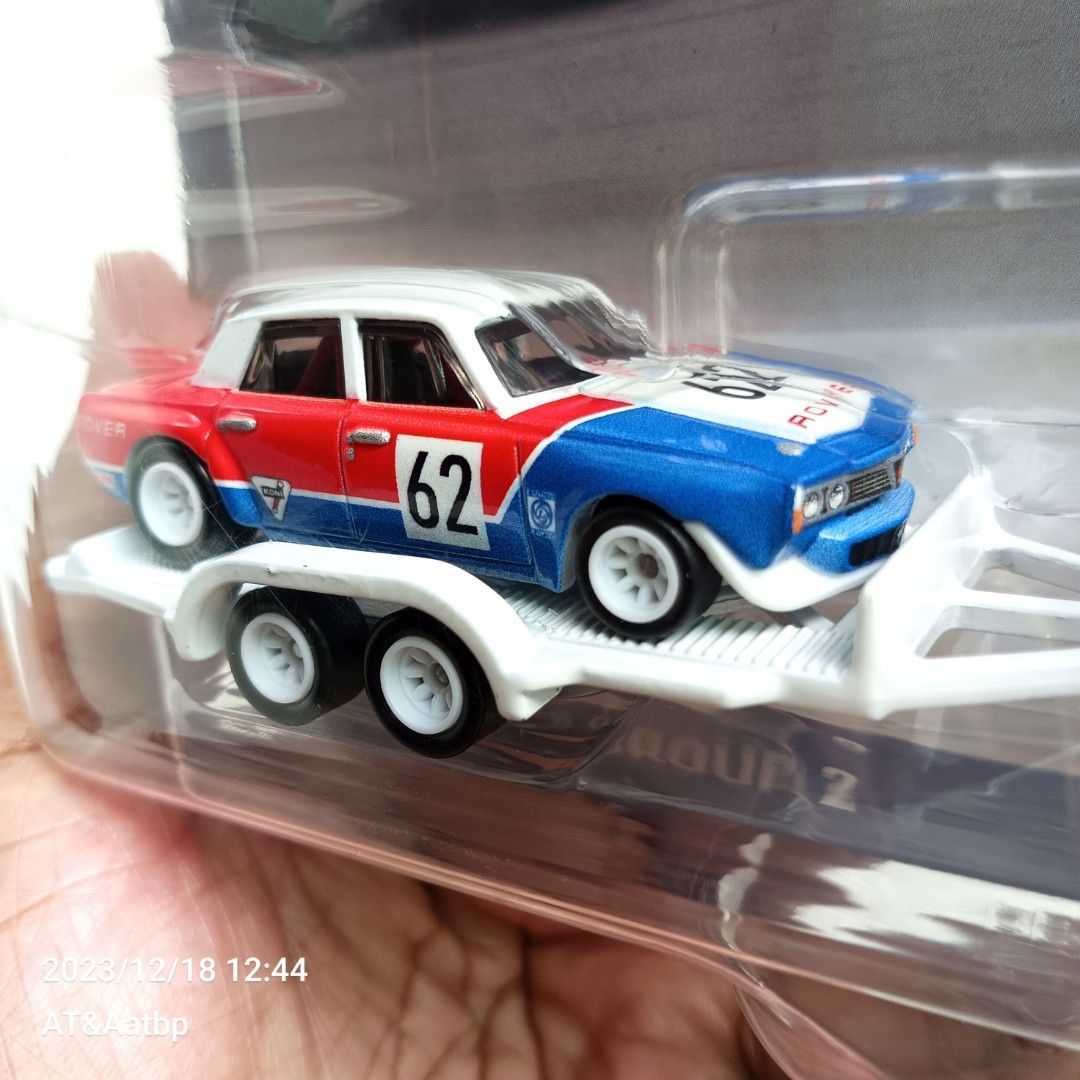 Hot Wheels Premium Car Culture Team Transport '70 ROVER P6 GROUP 2 with ...