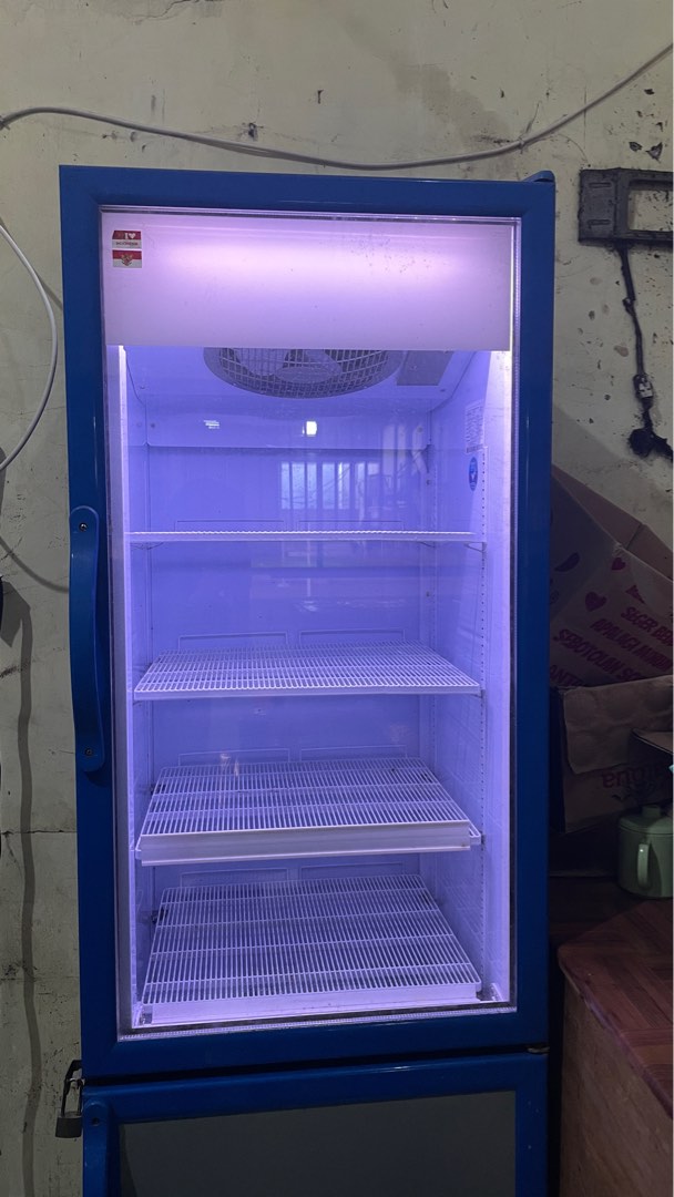 Lemari es showcase display minuman, Kitchen & Appliances di Carousell