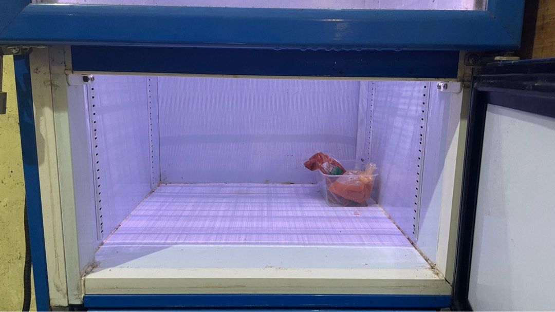 Lemari es showcase display minuman, Kitchen & Appliances di Carousell