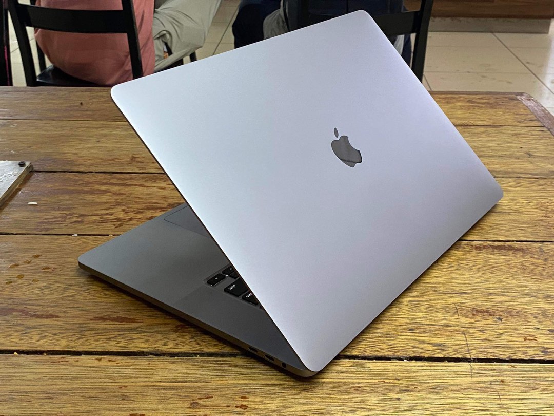 Macbook pro 16 inch i7 16gb 512gb ssd amd radeon pro 5300M 2019 ...