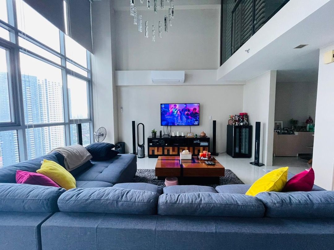 RUSH SALE Loft Type 2 Bedroom Condo in Quezon City Eastwood Legrand 3 ...