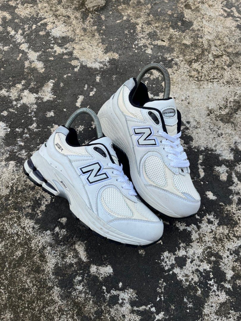Sepatu New balance 2002r white second original, Fesyen Wanita, Sepatu ...