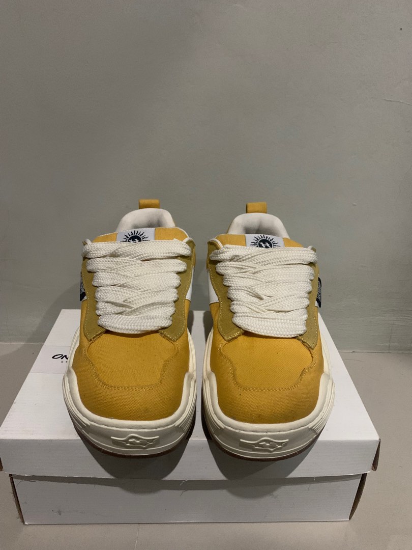 Sepatu Sneakers XheyDay yellow, Fesyen Pria, Sepatu , Sneakers di Carousell