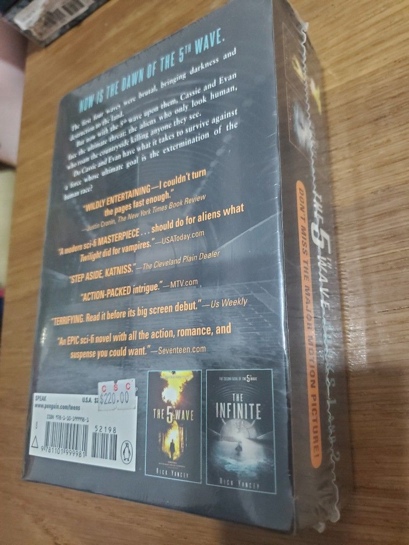 The 5 Wave Books 1 and 2 (The infinte sea,The 5 wave), 興趣及遊戲, 書本 & 文具 ...